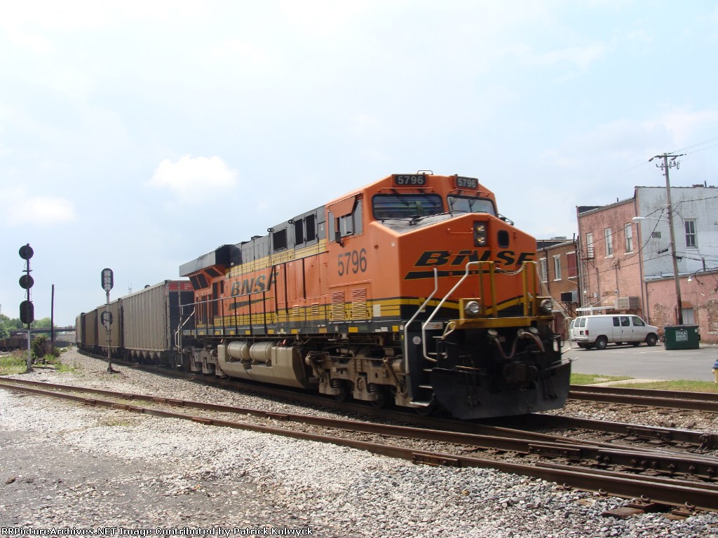 BNSF 5796